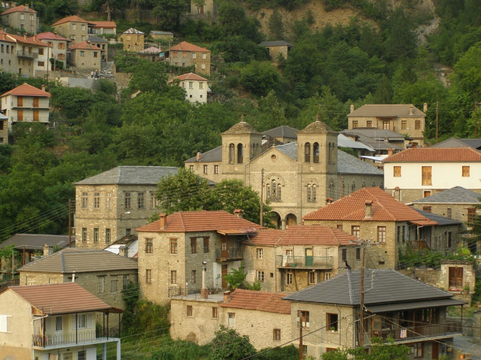 Καστάνιανη: πέτρινο χωριό Κόνιτσας μέση δάσους | travel.gr