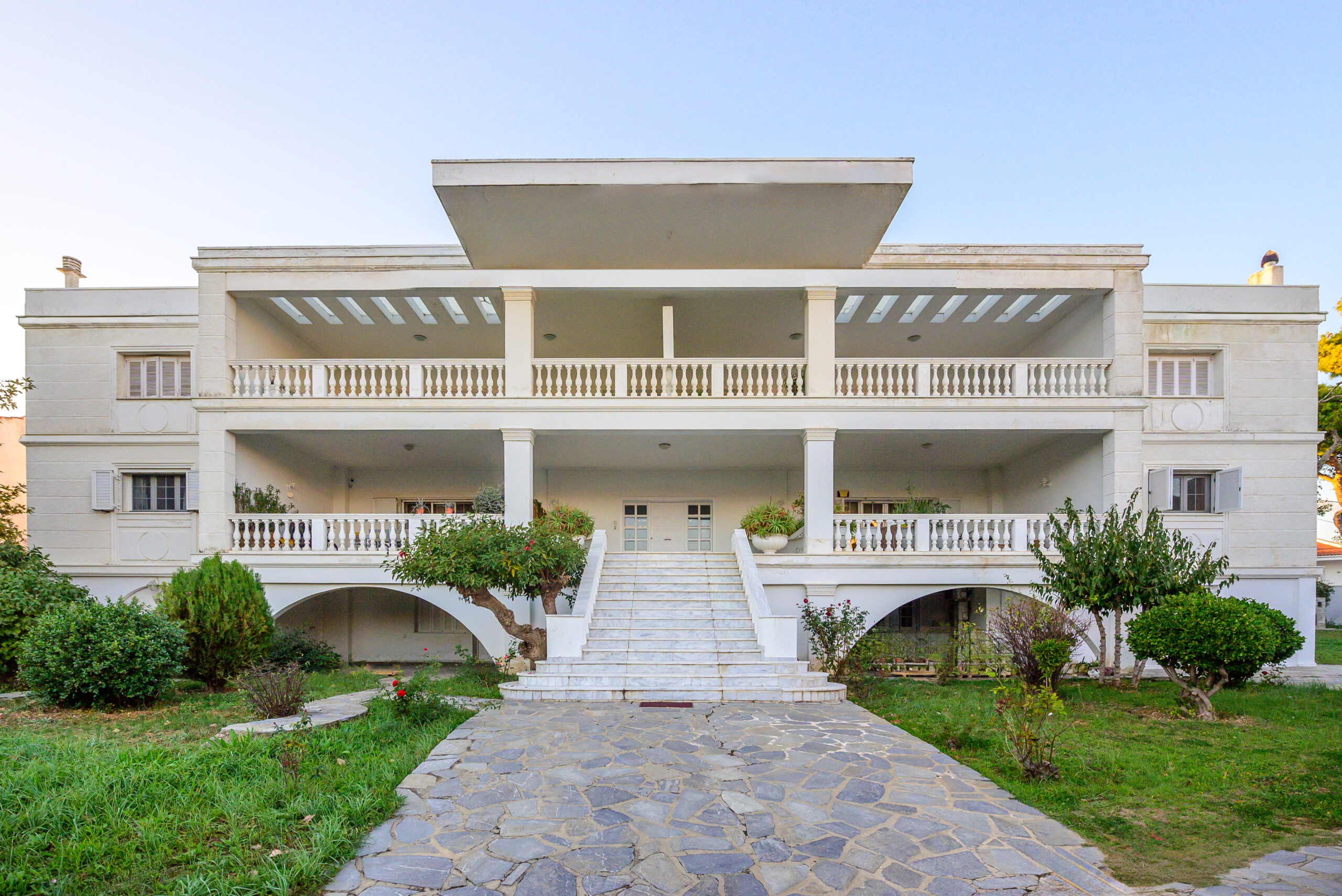 Ένα διαμέρισμα στον Άγιο Στέφανο προς πώληση | travel.gr