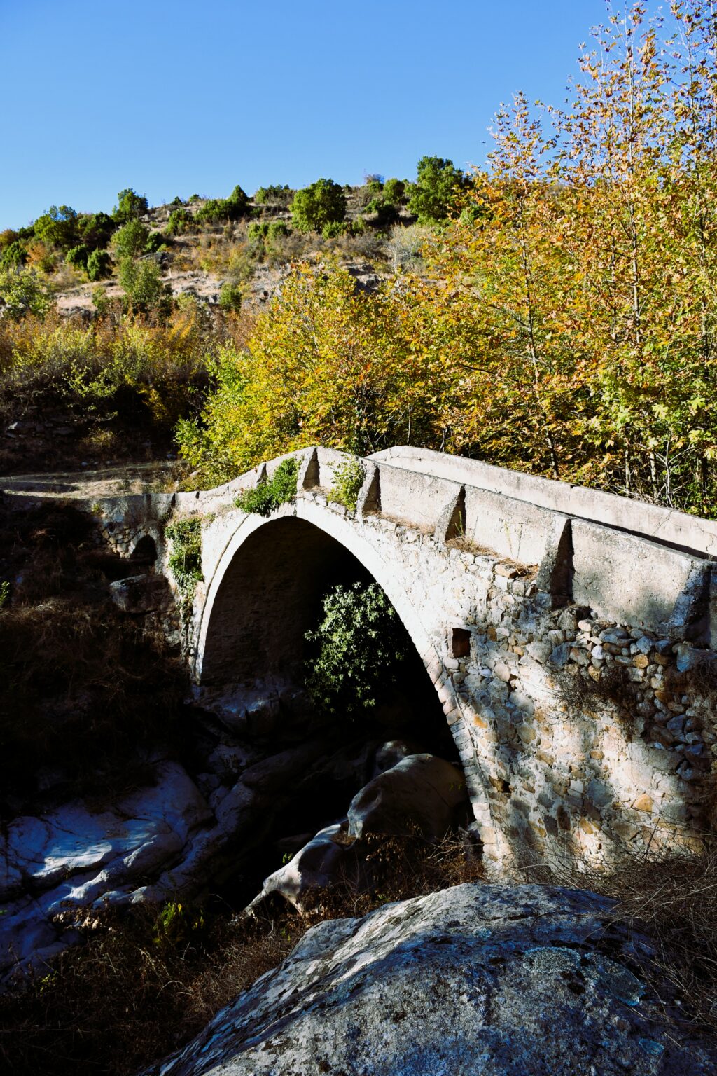 Αχλαδοχώρι: Παραδοσιακές γειτονιές, εκκλησίες, γεφύρια | travel.gr