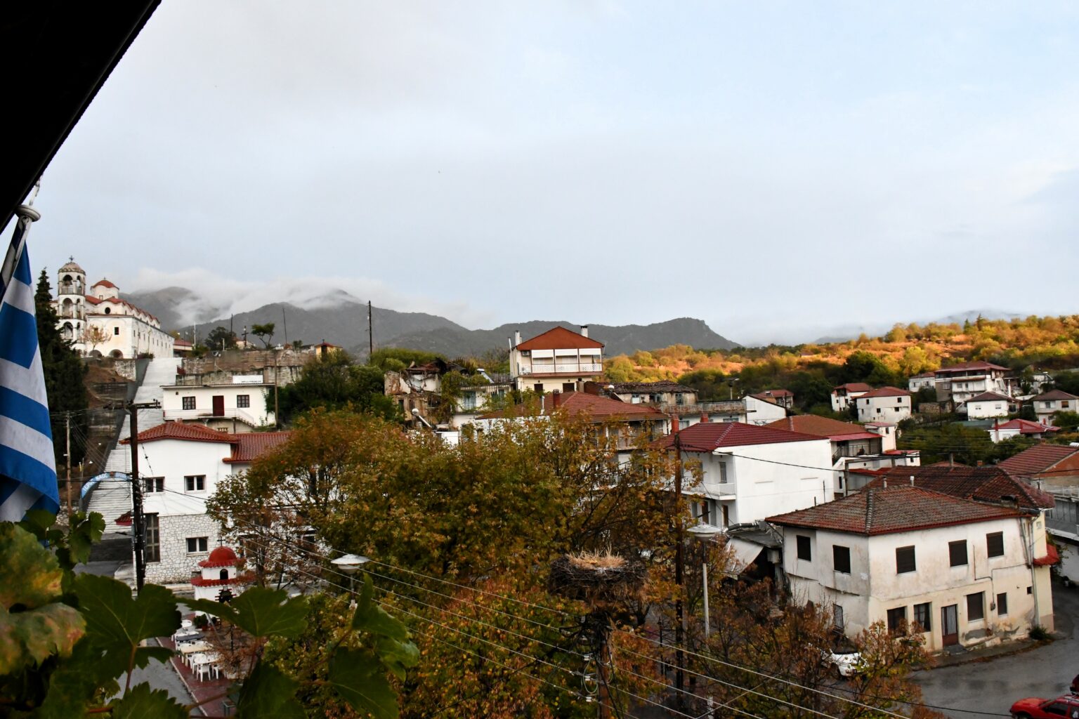 Αχλαδοχώρι: Παραδοσιακές γειτονιές, εκκλησίες, γεφύρια | travel.gr