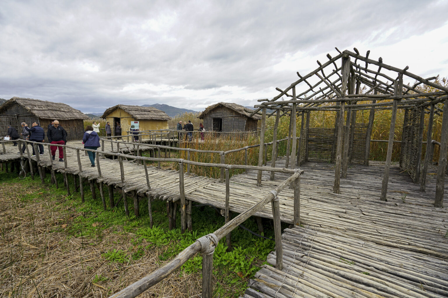 Δισπηλιό: Η σύνδεση της Καστοριάς με τη Nεολιθική Eποχή | travel.gr