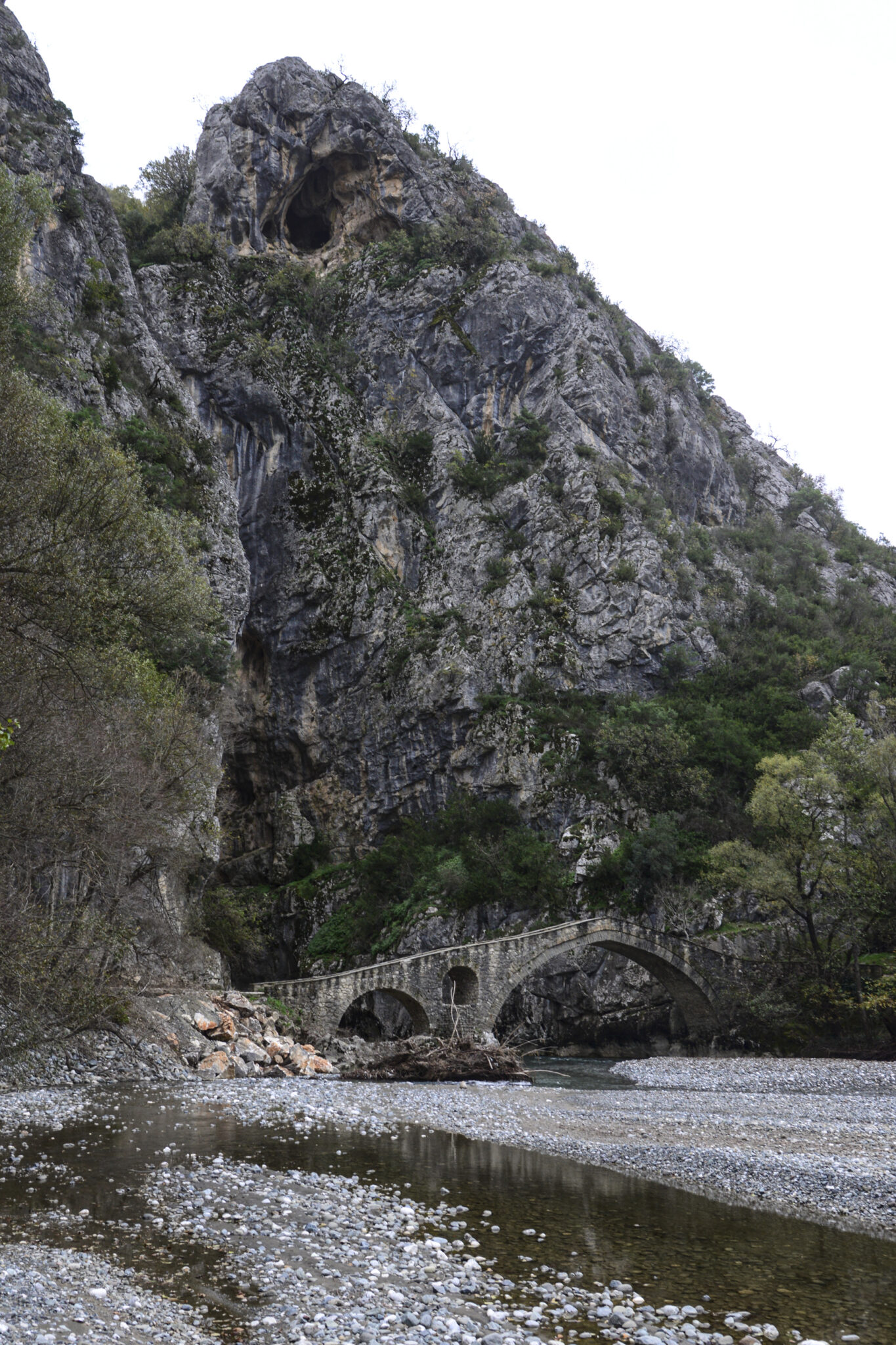 Ο οικισμός του Σπηλαίου και το γεφύρι της Πορτίτσας | travel.gr