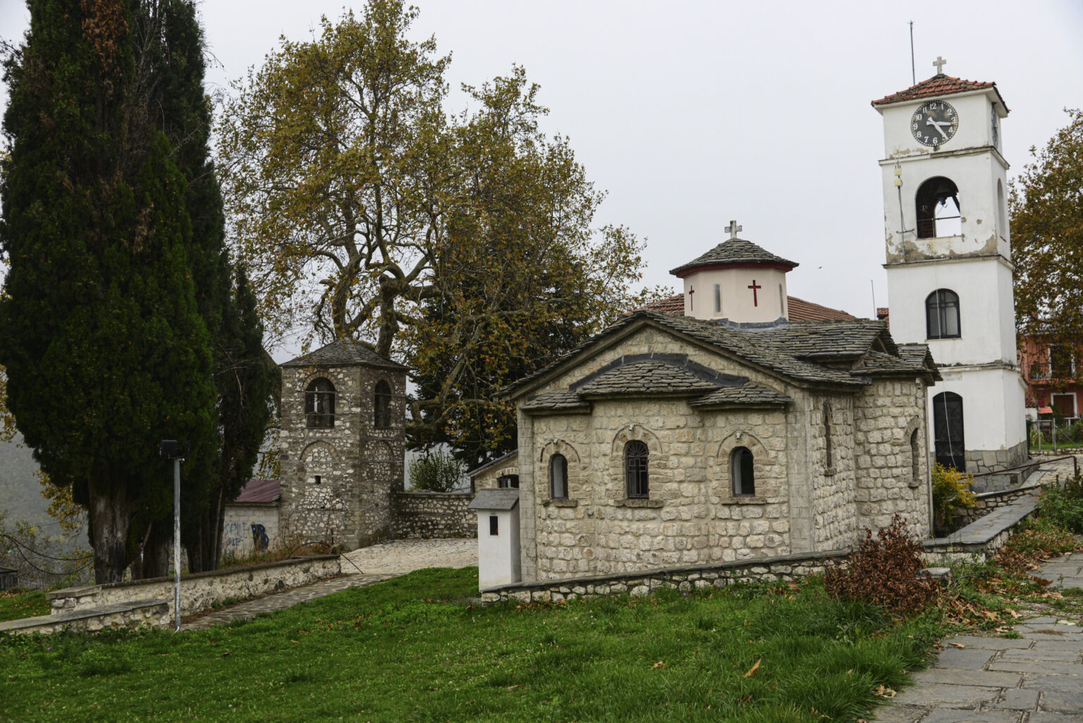 Ο οικισμός του Σπηλαίου και το γεφύρι της Πορτίτσας | travel.gr