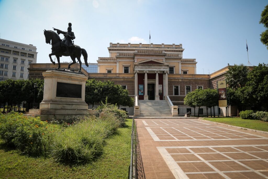 Hanging Out in Athens' Central Squares | travel.gr