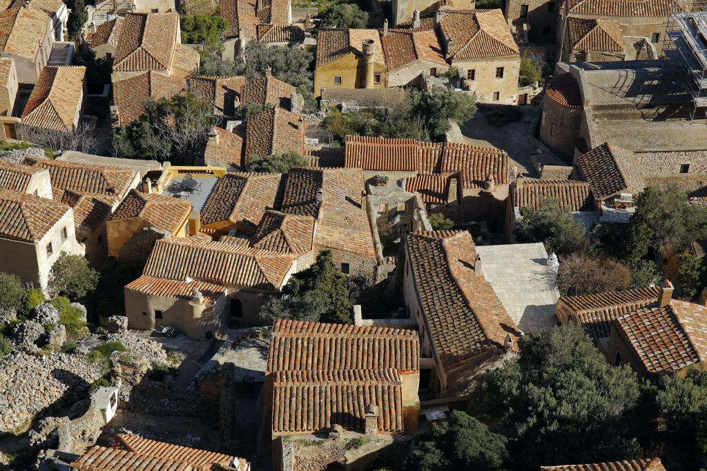 Η μυστικιστική χειμωνιάτικη γοητεία της Μονεμβασιάς | travel.gr
