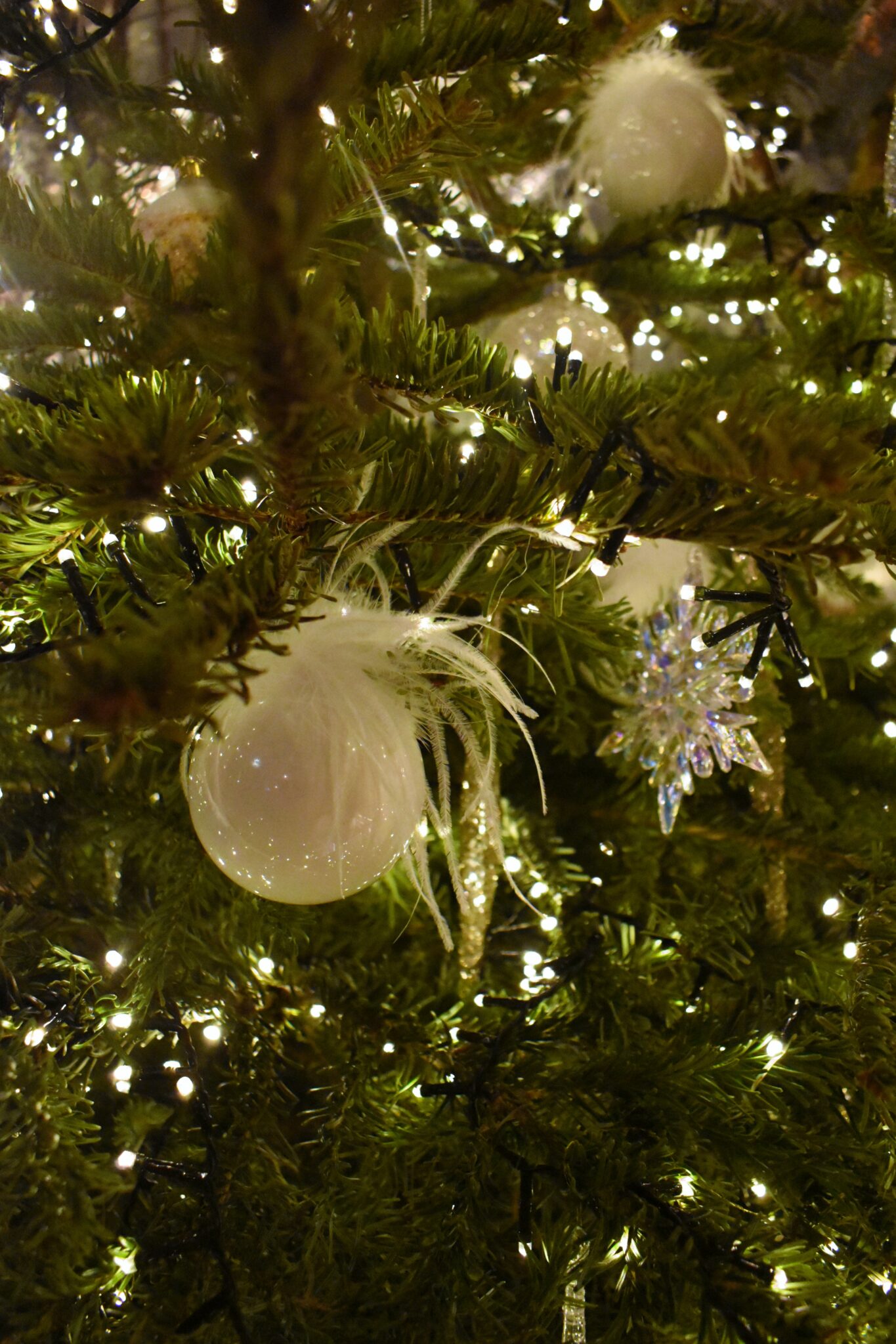 12 φαντασμαγορικά χριστουγεννιάτικα δέντρα του Λονδίνου | travel.gr