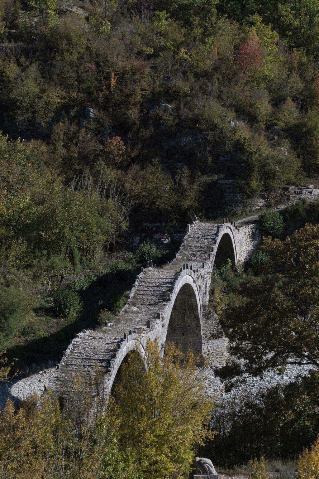 Τέσσερις απολαυστικές εκδρομές μία ώρα από τα Ιωάννινα | travel.gr