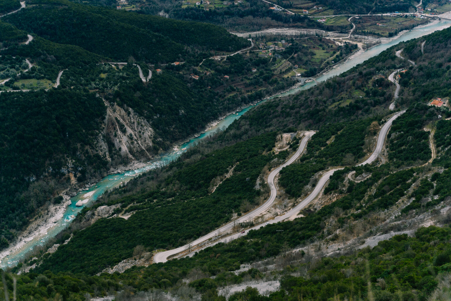 Road trip στα Τζουμέρκα: Απαιτητική οδήγηση- συναρπαστικά τοπία | travel.gr