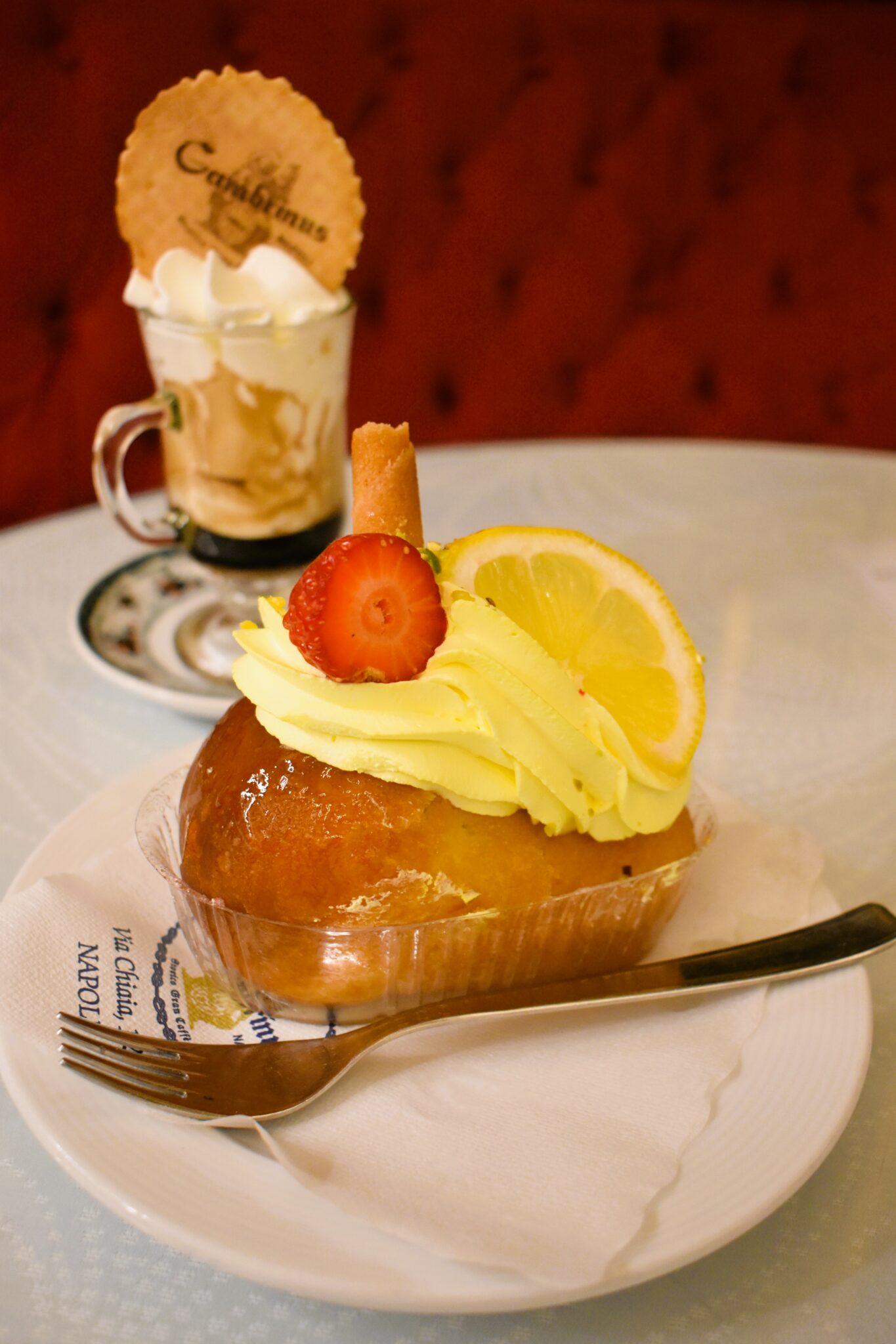 Τα αγαπημένα γλυκά Ναπολιτάνων και καλύτερα καφέ | travel.gr