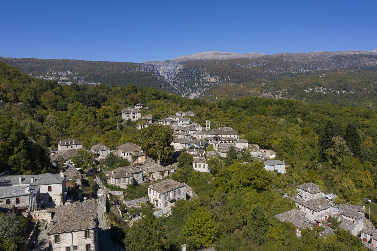 Γιατί τα Ζαγοροχώρια το καλοκαίρι γίνονται το απόλυτο εναλλακτικό must ...