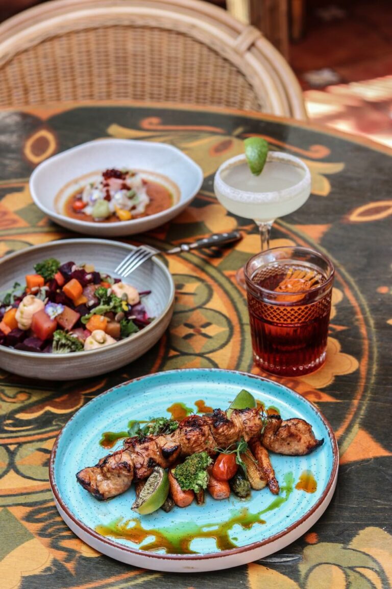 Μια χορταστική κυριακάτικη βόλτα στον Πειραιά | travel.gr