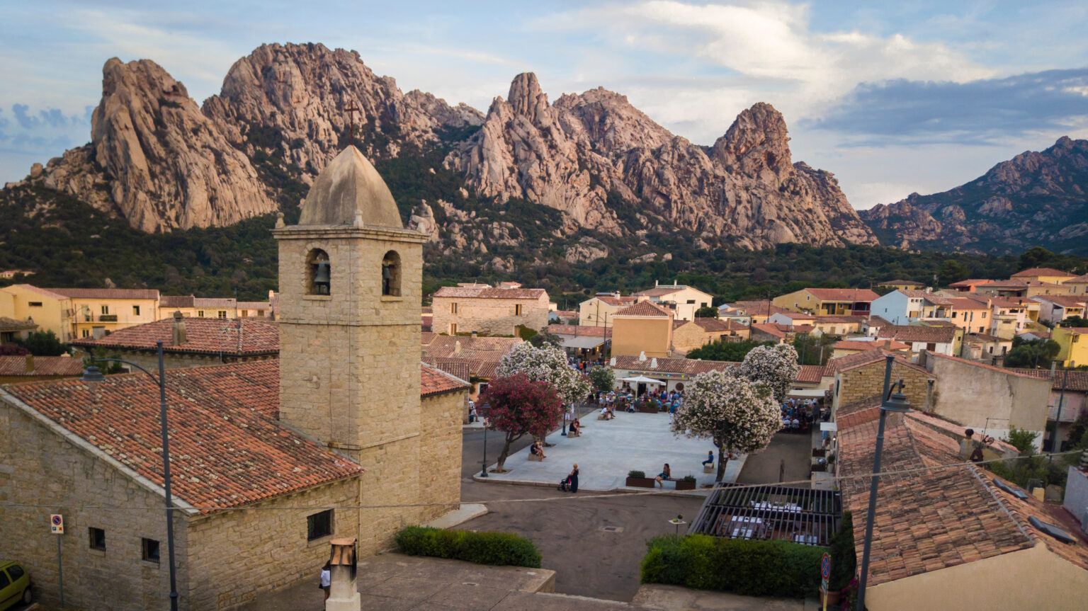 San Pantaleo: To πανέμορφο «χωριό των καλλιτεχνών»