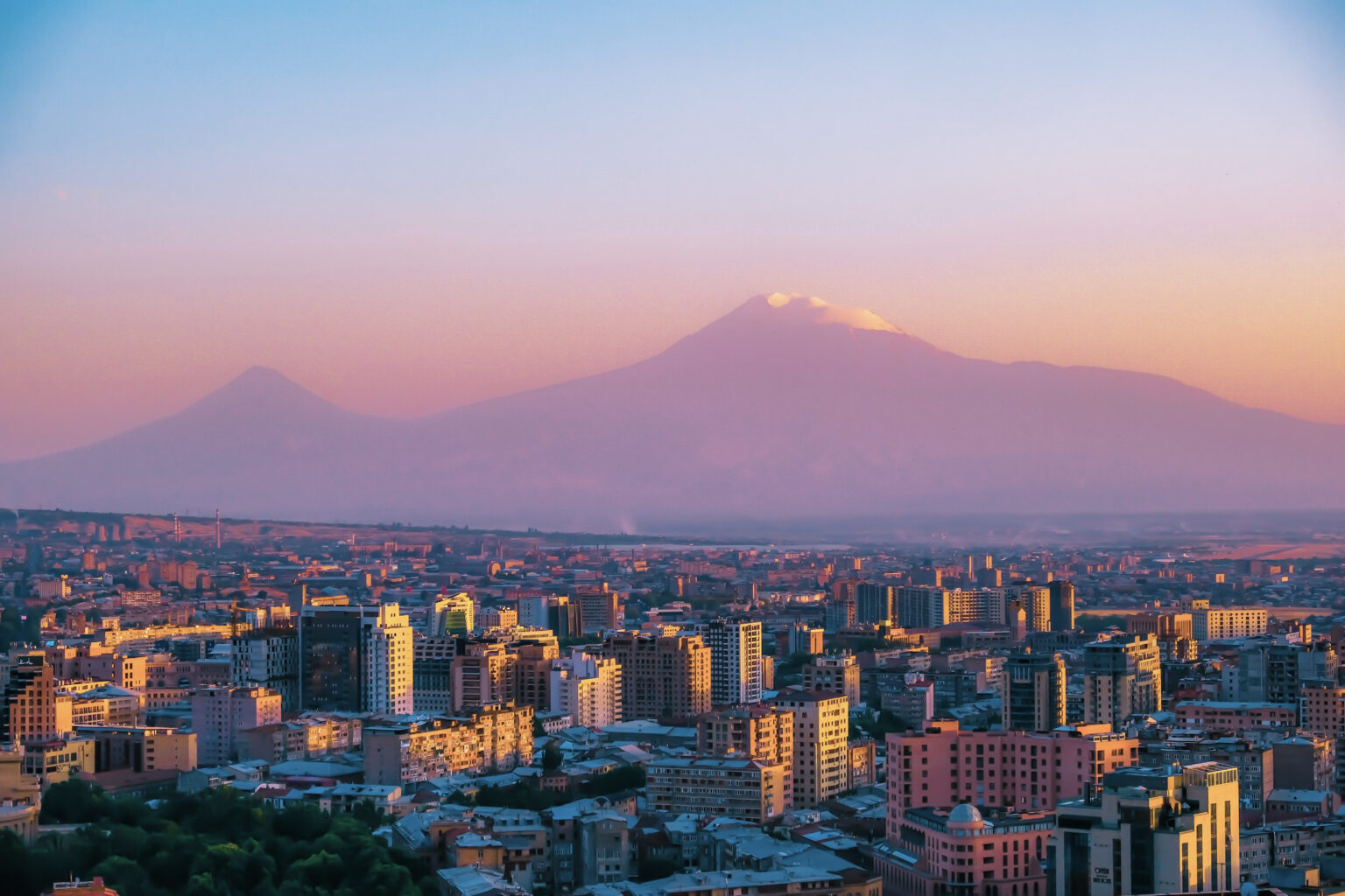 Ταξίδι στο Γερεβάν: Η «ροζ πόλη» που θα σας συναρπάσει | travel.gr