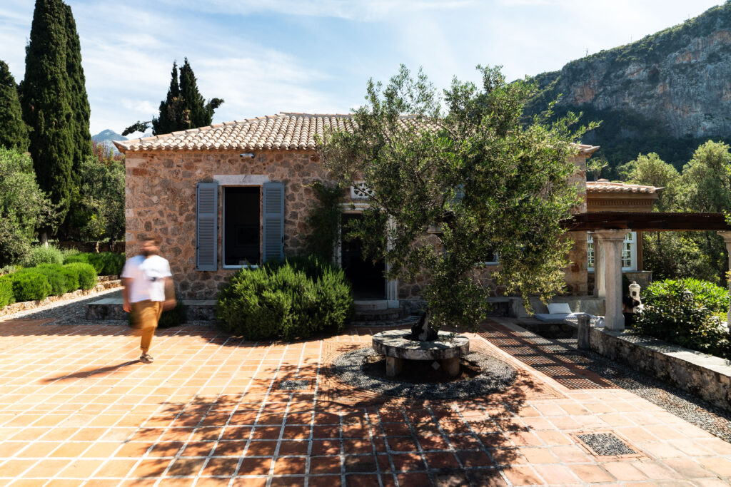 Ο αδάμαστος έρωτας του Πάτρικ Λη Φέρμορ για τη Μάνη | travel.gr