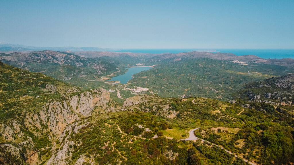 «Οροπέδια, σπηλιές και φοίνικες» -Άγρια φυσική ομορφιά Λασιθίου | travel.gr