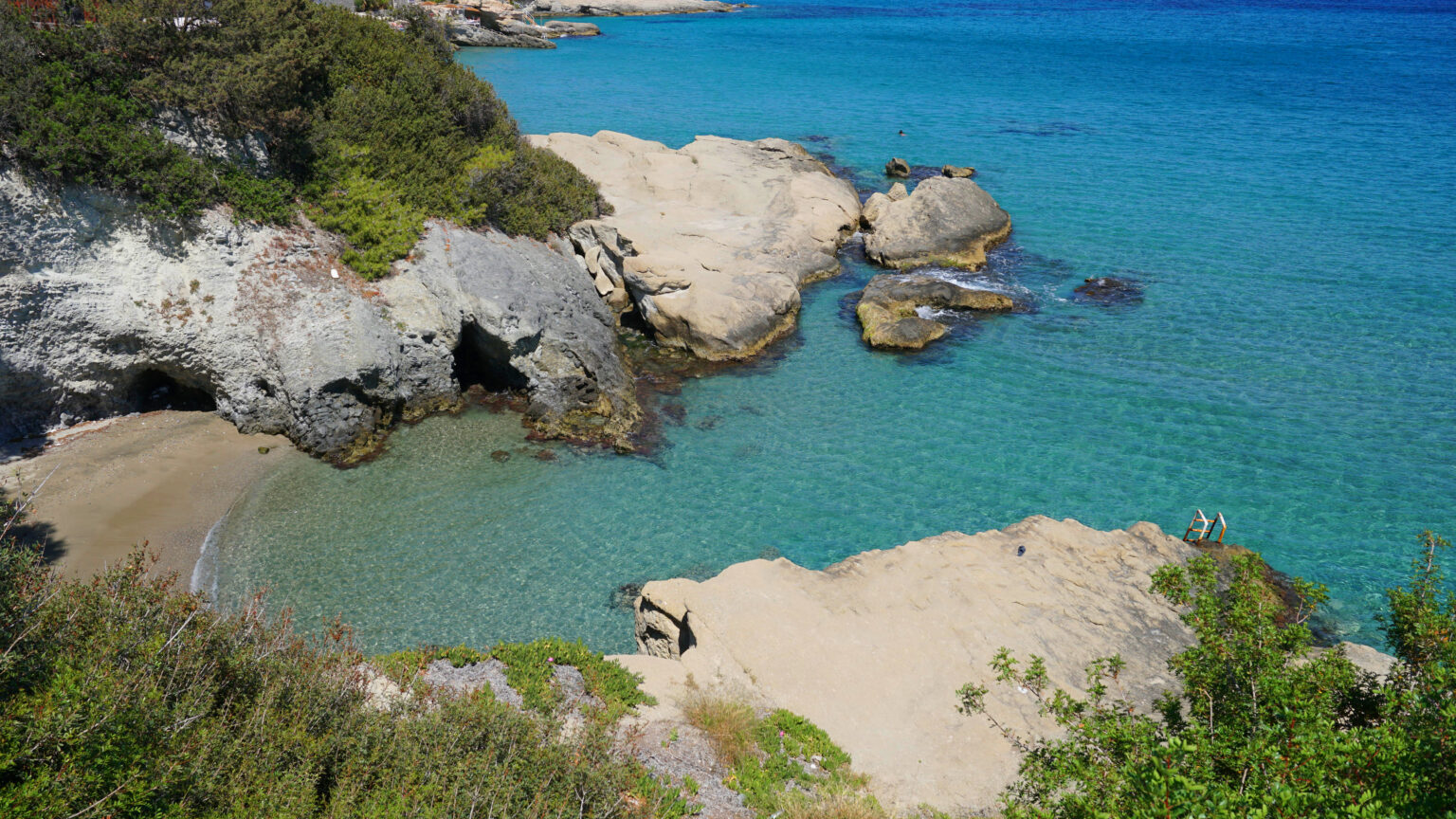 Οι καλύτερες παραλίες στην Αίγινα | travel.gr