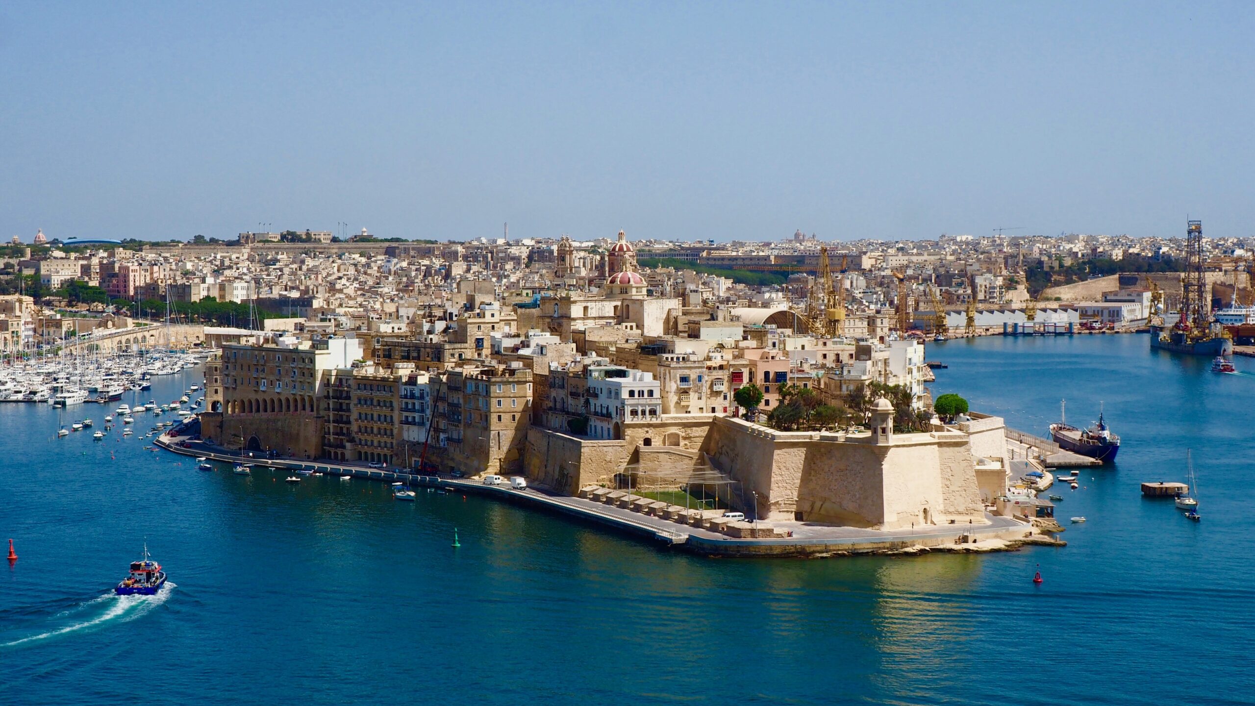 Ταξιδεύοντας μόνοι στη Βαλέτα