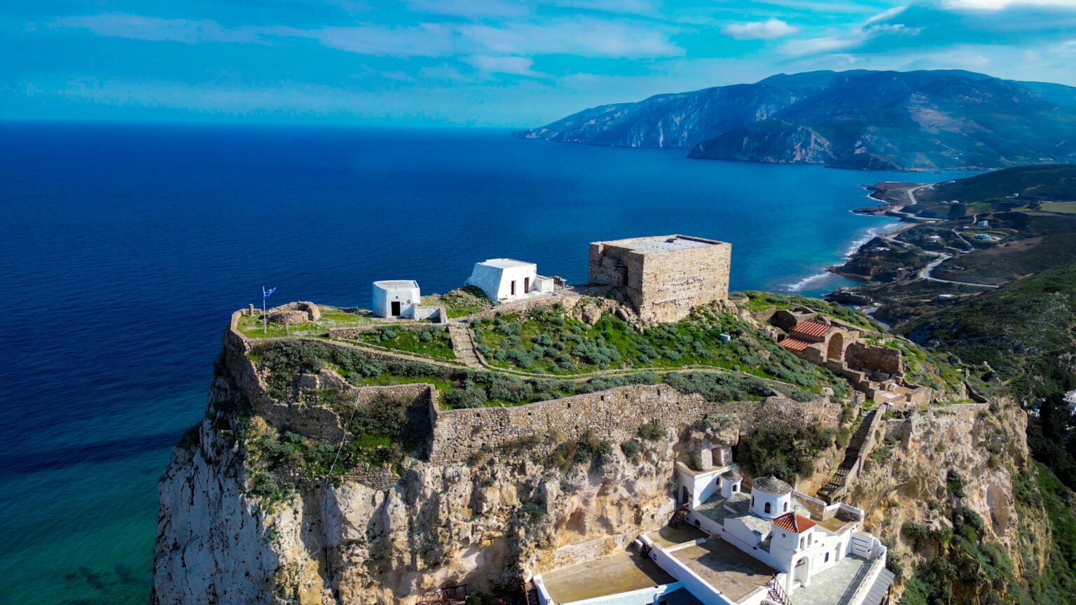 Καλοκαίρι στην Σκύρο -Πανέμορφη Χώρα και παραλίες | travel.gr