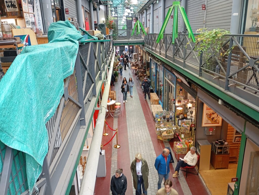 Marché aux Puces de Paris Saint-Ouen: Το παζάρι του Παρισιού| travel.gr