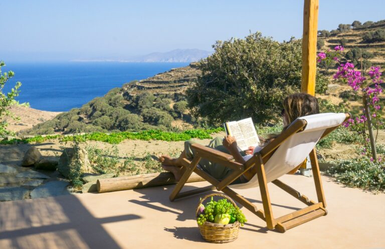 Ένα ζευγάρι έφτιαξε ένα κτήμα -πρότυπο στην Τήνο | travel.gr