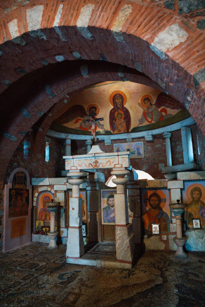 Η εκκλησία της Αγίας Φωτεινής στον Κάμπο της Μαντίνειας| travel.gr