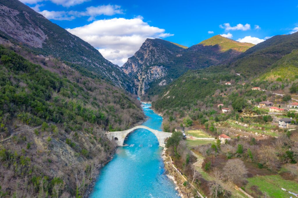 Τέσσερις απολαυστικές εκδρομές μία ώρα από τα Ιωάννινα | travel.gr