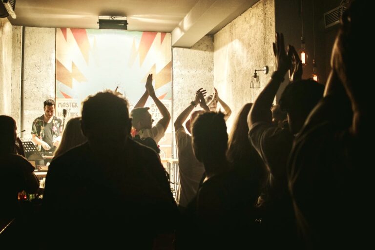 Skiathos: 10 Bars For a Great Night Out | travel.gr