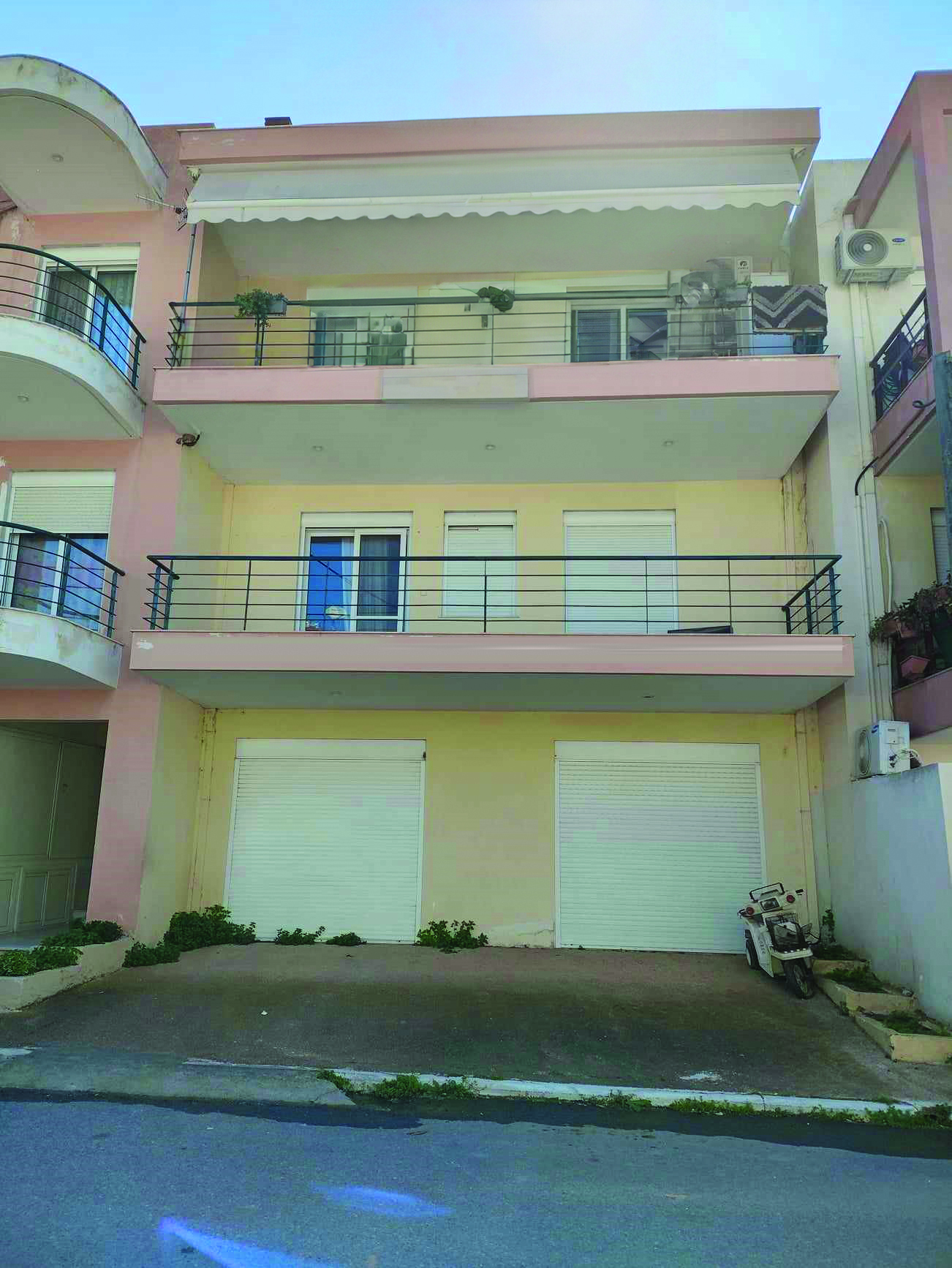 Ένα διαμέρισμα προς πώληση στα Νέα Μουδανιά Χαλκιδικής | travel.gr