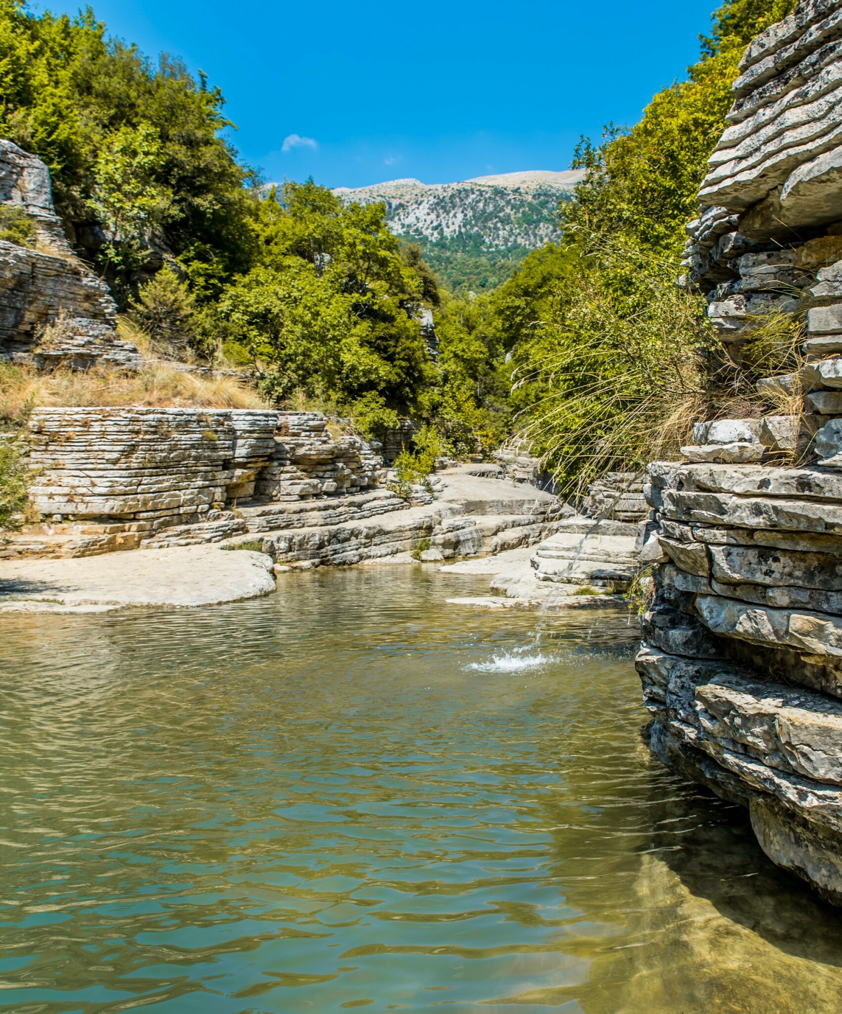 Ακρωτήρι Σαντορίνης: Προϊστορική Θήρα και οι ντοματοκεφτέδες | travel.gr