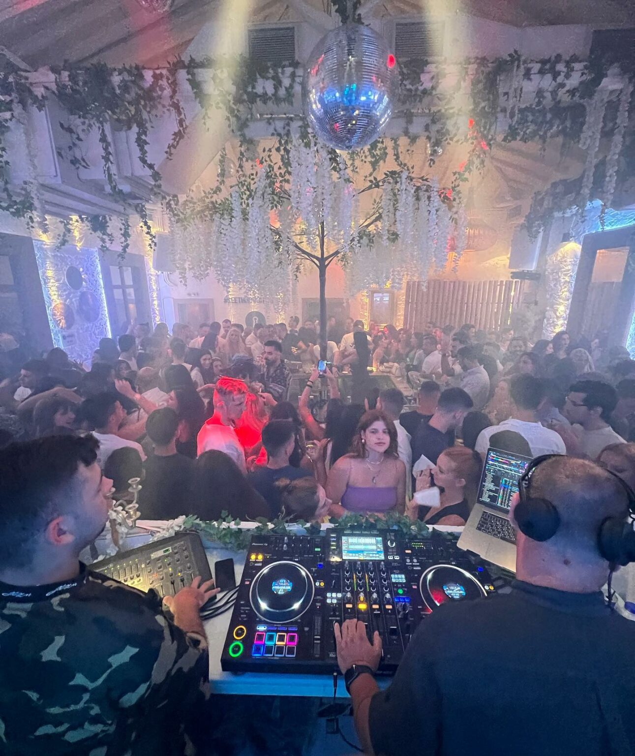 Skiathos: 10 Bars For a Great Night Out | travel.gr