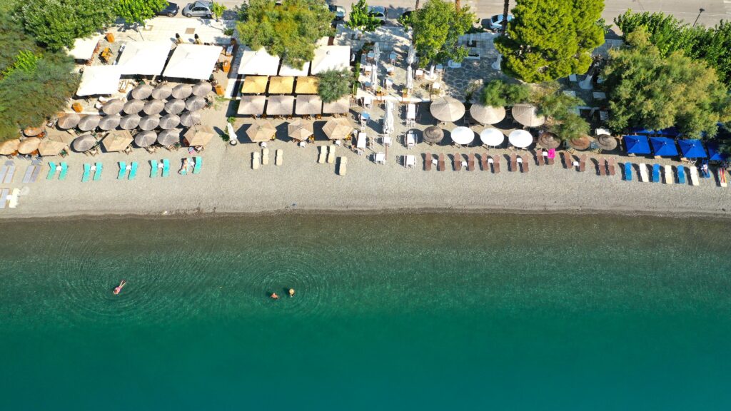 H low profile γοητεία της παραθαλάσσιας Φωκίδας | travel.gr