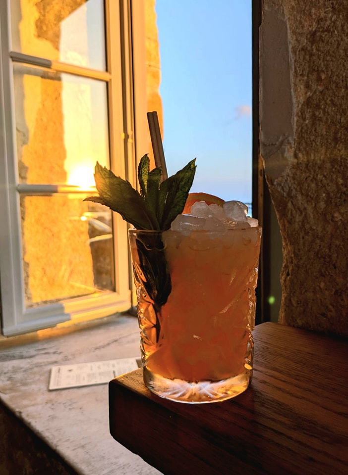 9+1 iconic μπαρ των Κυκλάδων | travel.gr