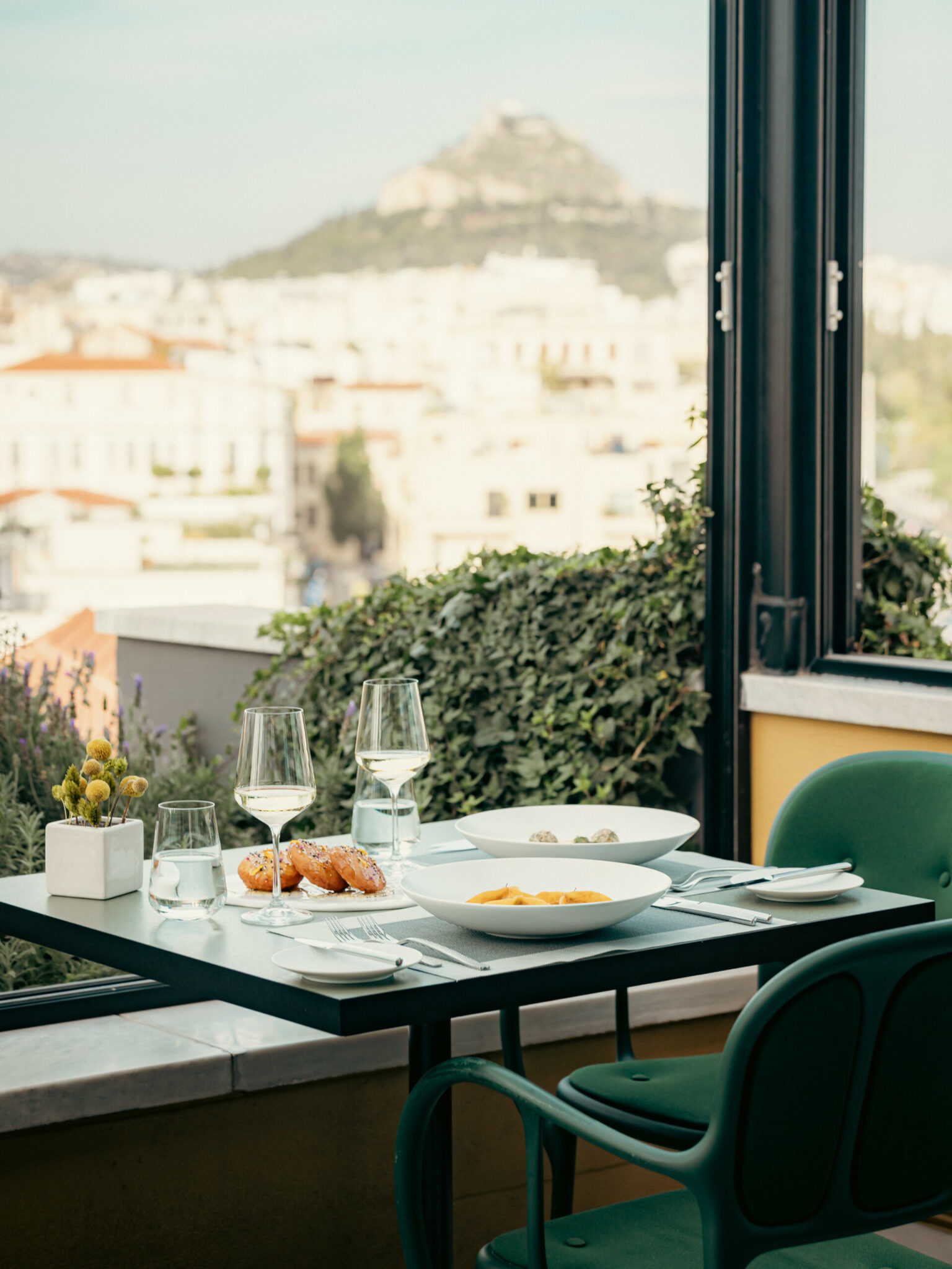 Cloud-line Cuisine: 15 Athenian Rooftops for Gourmet Heights | Travel.gr/en