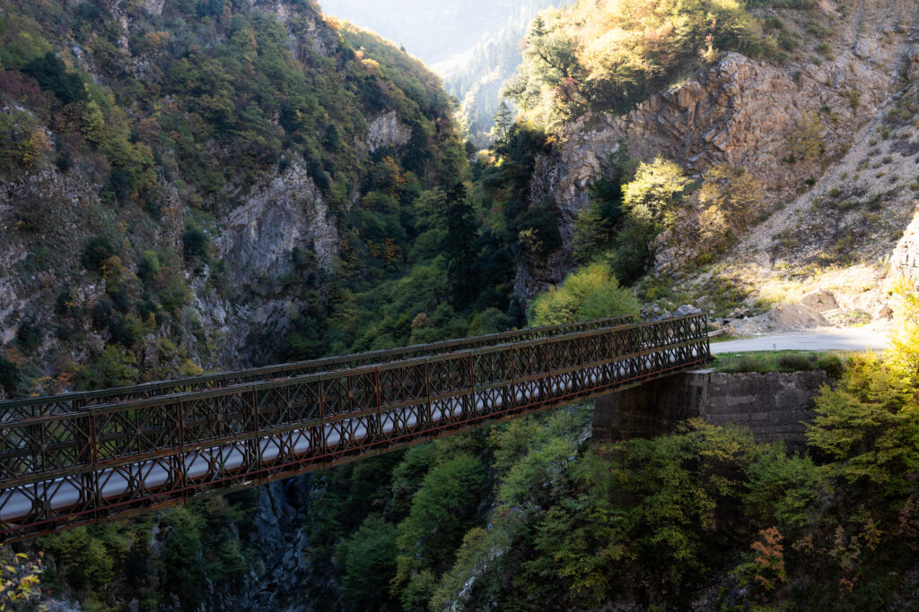 Ανακαλύπτοντας έναν κρυμμένο θησαυρό των Τζουμέρκων | travel.gr