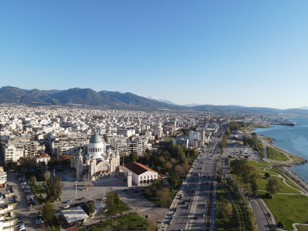 Εκδρομή με το αυτοκίνητο στη διαχρονική Πάτρα | travel.gr