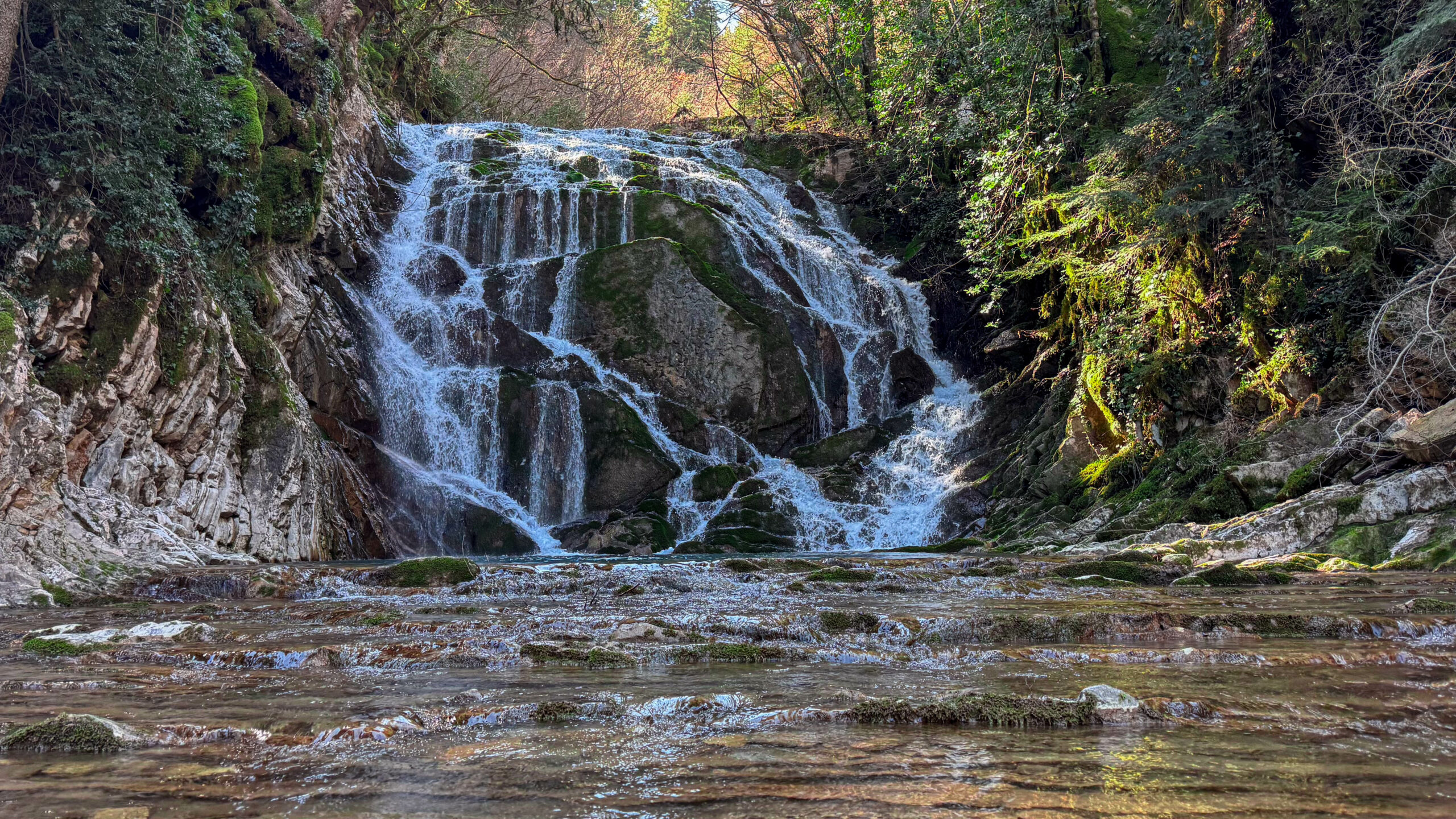 Στο Ρέμα Μαρκς: Ένας υδάτινος παράδεισος στα Τζουμέρκα