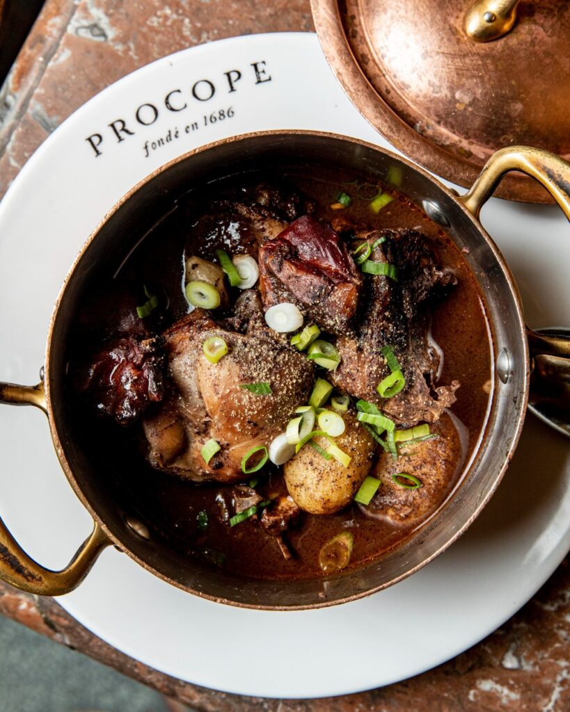Le Procope: Εκεί όπου σύχναζαν εμβληματικές μορφές της ιστορίας της Γαλλίας