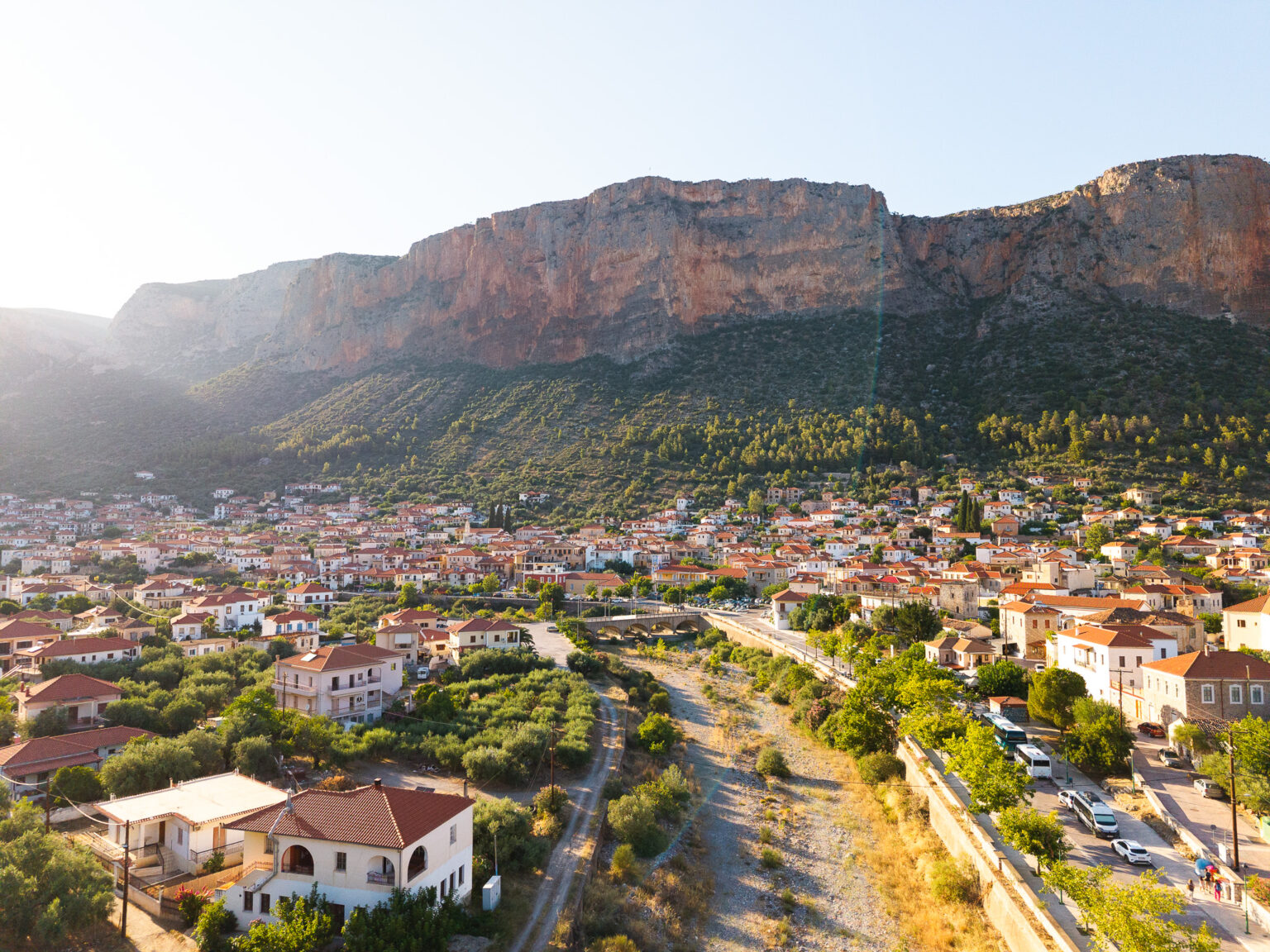 5+1 ξεχωριστές στάσεις στην Καλαμπάκα: Βόλτες, φαγητό, εκλεκτά προϊόντα
