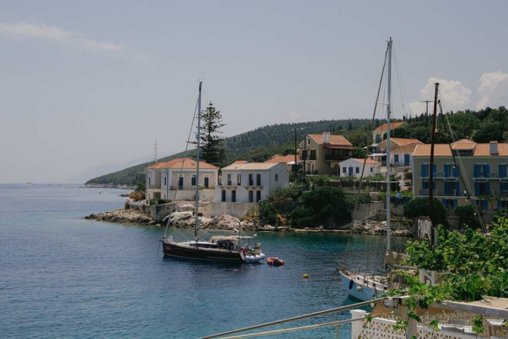 Κεφαλονιά: Εξερευνώντας το Φισκάρδο, έναν ζωντανό πίνακα στο Ιόνιο