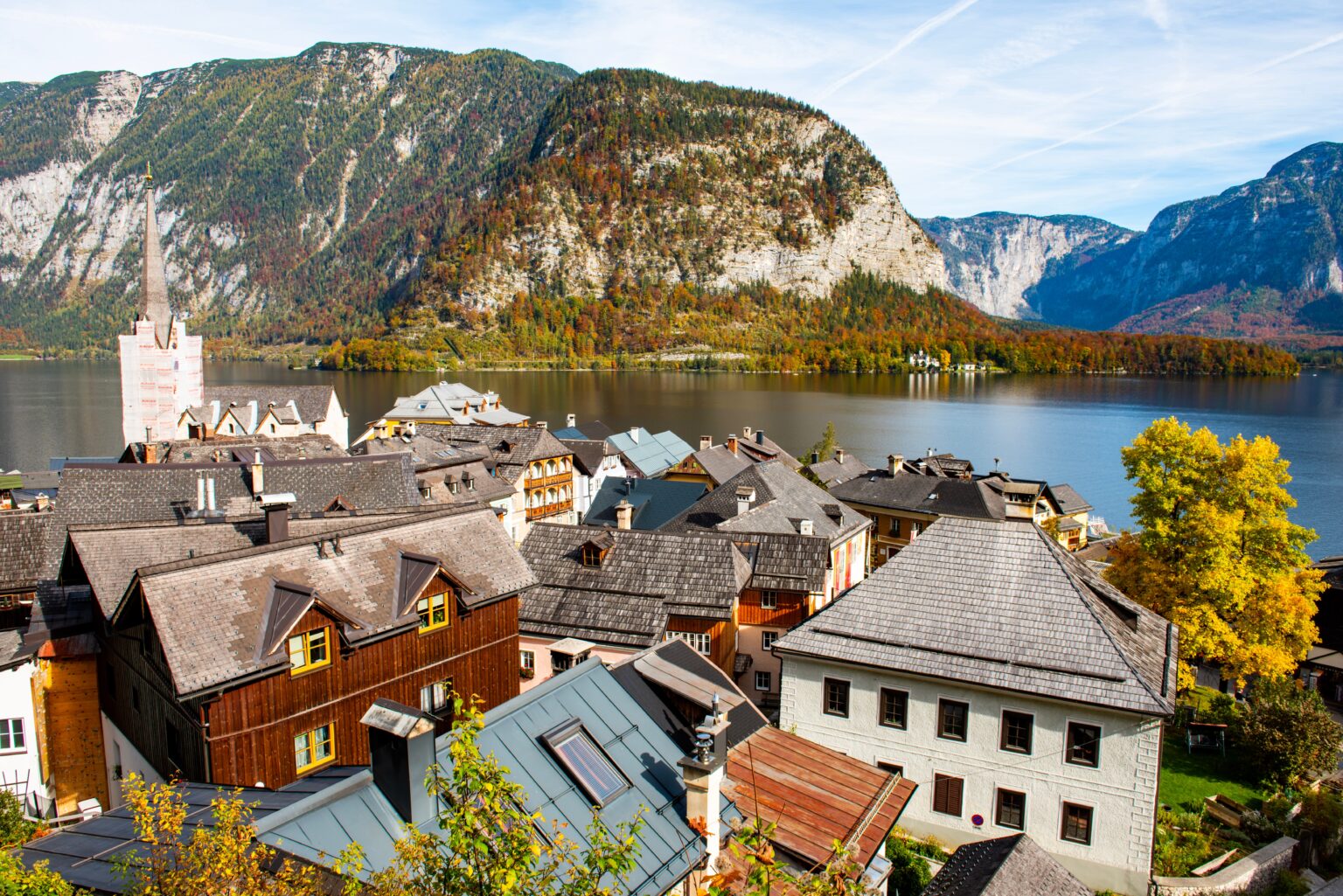 Hallstatt: Ένα παραλίμνιο χωριό της Αυστρίας με κινηματογραφική ομορφιά